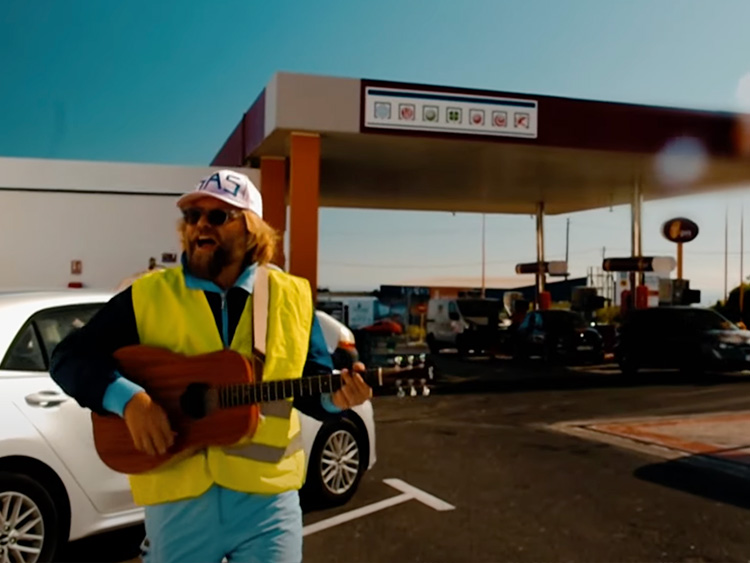 Interview with singer and painter Crockett Bodelson - Kuiper